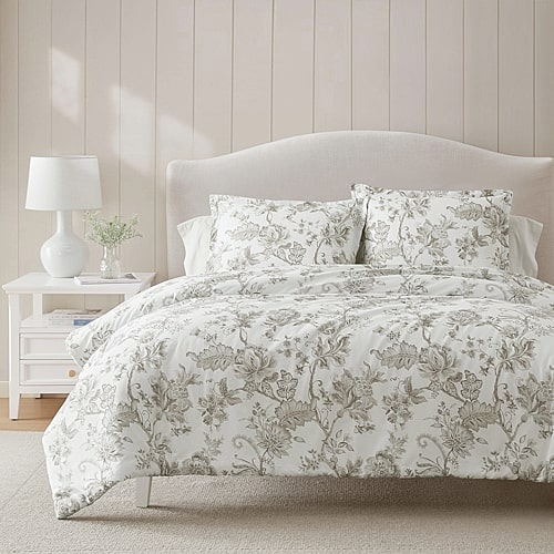 Click here for Martha Stewart Avery Floral Duvet Set prices