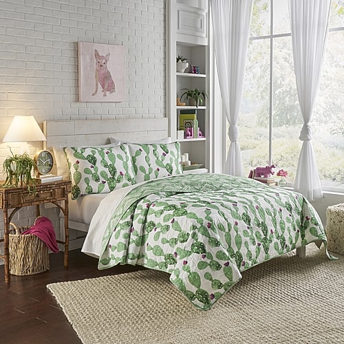 Click here for Vue Otto Reversible Quilt Set  One Size  White prices