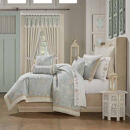 Click here for J Queen New York Garden View 4-Pc. Comforter Set... prices
