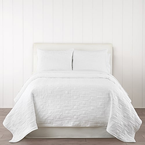 Click here for Liz Claiborne Camille Coverlet  One Size  White prices
