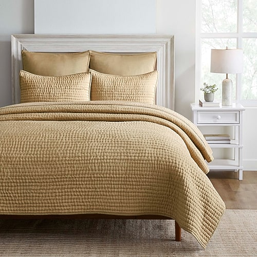 Click here for SUPERIOR Bella Silk Handmade Luxury Quilt  One Siz... prices