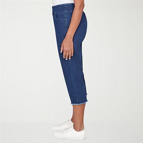 Click here for Alfred Dunner Classics Womens Mid Rise Capri Jean... prices