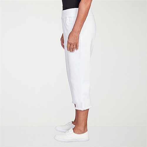 Click here for Alfred Dunner Classics Womens Mid Rise Capri Jean... prices