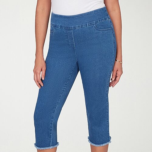 Click here for Alfred Dunner Classics Womens Mid Rise Capri Jean... prices