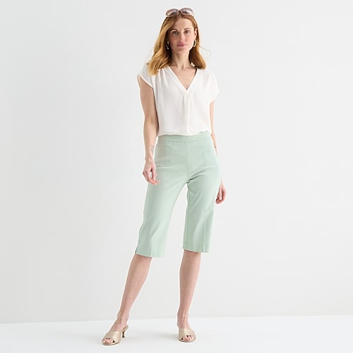 Click here for Liz Claiborne Lisa Womens Straight Capri Pant  20... prices