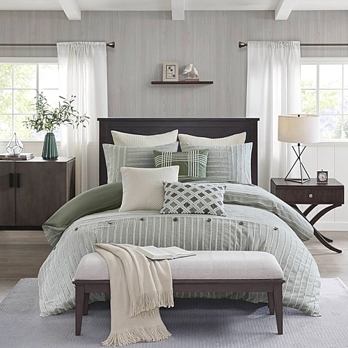 Click here for Madison Park Signature Essence Clipped Jacquard 9-... prices