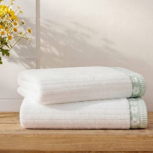Click here for Intelligent Design Flora Rib 2-pc. Quick Dry Bath... prices