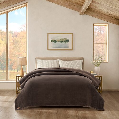 Click here for Bearpaw Super Cozy Midweight Blanket  One Size  Br... prices