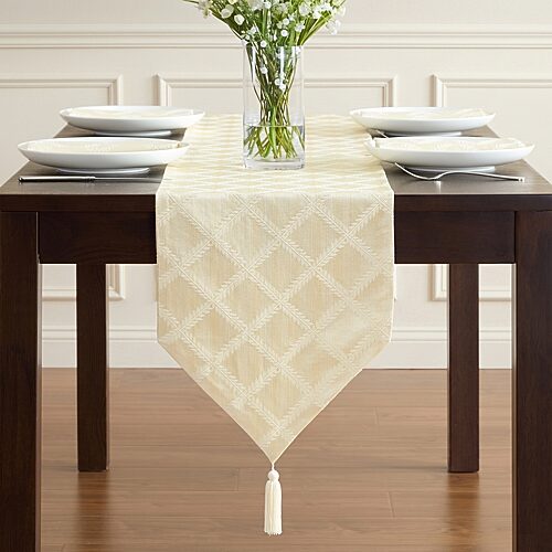 Click here for Lenox Laurel Leaf 90 Runner - Ivory prices
