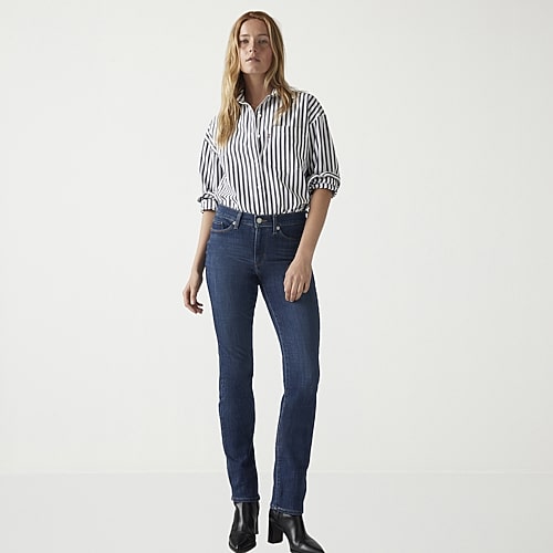 Levis Womens Mid Rise Classic Straight Jean  8  Blue