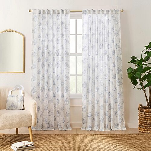 Click here for Peri Home Heirloom Rose Set With Tote Back Tab Lig... prices