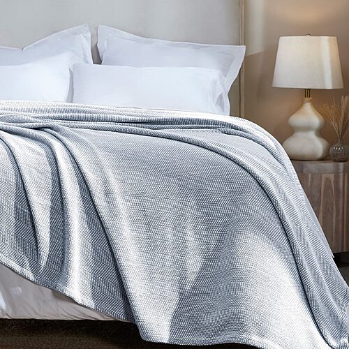 Click here for SUPERIOR Chrisney Chevron Woven All Season 100 Cot... prices