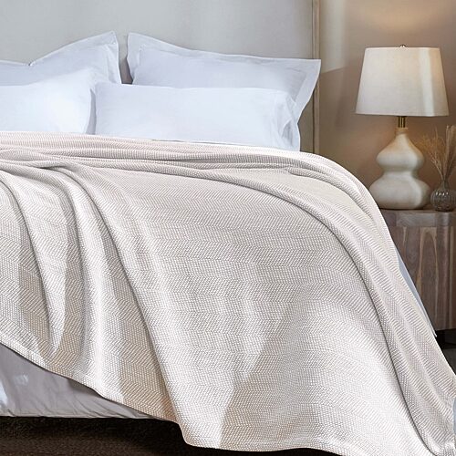 Click here for SUPERIOR Chrisney Chevron Woven All Season 100 Cot... prices