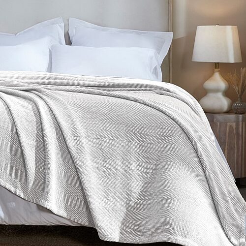 Click here for SUPERIOR Chrisney Chevron Woven All Season 100 Cot... prices