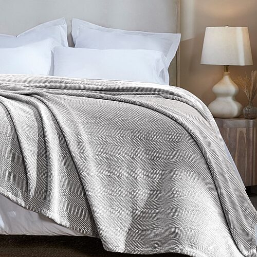 Click here for SUPERIOR Chrisney Chevron Woven All Season 100 Cot... prices