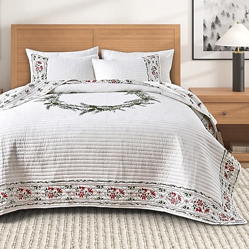 Click here for Linery Poinsettia Bordered Holiday Reversible Quil... prices