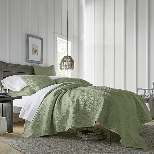 Click here for Linden Street Addison Quilt  One Size  Green prices